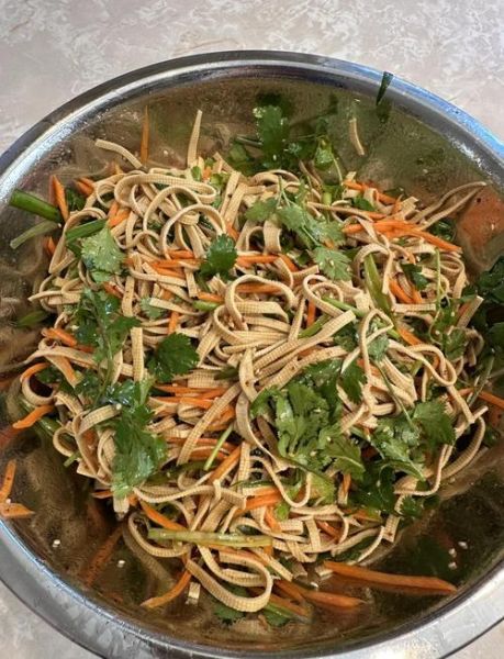 凉拌豆腐丝怎么做好吃_凉拌豆腐丝需要焯水吗-第3张图片-山城妙识