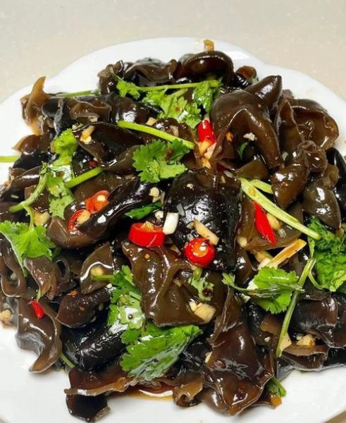 凉拌木耳不焯水能吃吗_木耳凉拌前要不要焯水-第1张图片-山城妙识