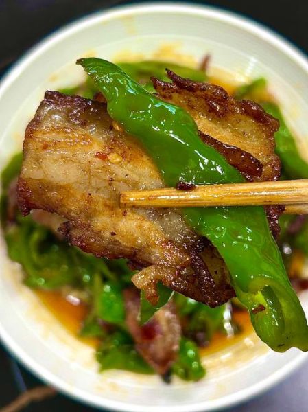 辣椒炒回锅肉怎么做_回锅肉先煮还是先炒-第3张图片-山城妙识