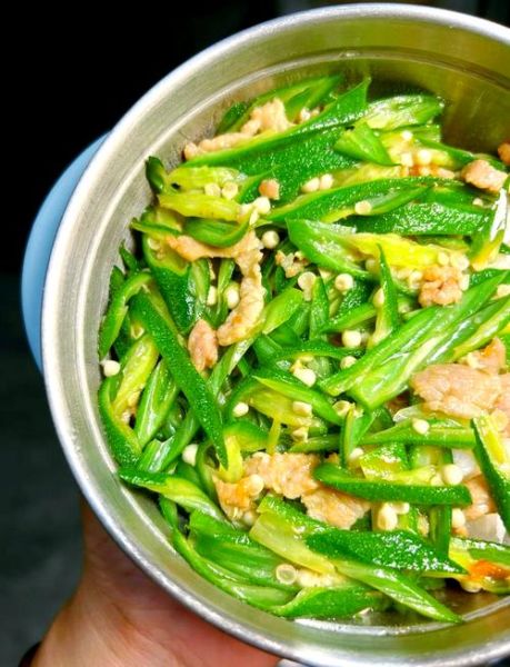 秋葵炒肉怎么炒好吃_秋葵炒肉的家常做法-第2张图片-山城妙识