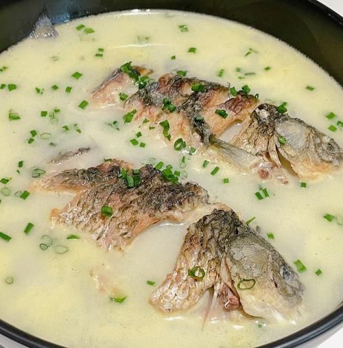 大鲫鱼怎么做好吃_大鲫鱼汤的家常做法-第1张图片-山城妙识