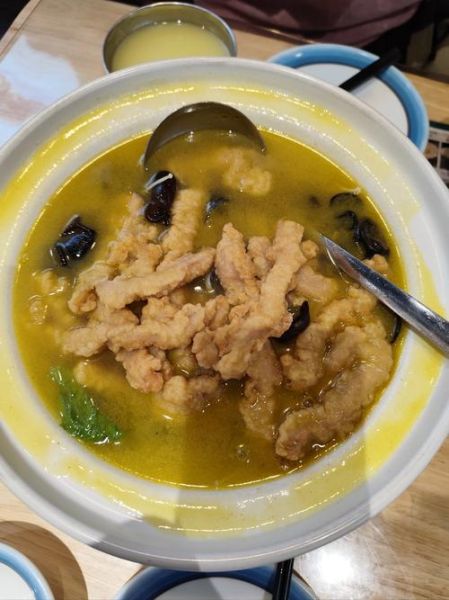 酸汤酥肉炖粉皮怎么做_酥肉不柴的秘诀-第2张图片-山城妙识 酸汤酥肉炖粉皮怎么做_酥肉不柴的秘诀-第2张图片-山城妙识