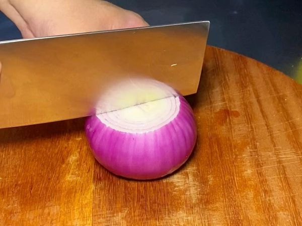 洋葱怎么切块_洋葱切块图解-第1张图片-山城妙识