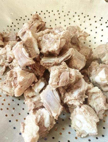 芋艿炖排骨怎么做_芋艿炖排骨需要焯水吗-第2张图片-山城妙识 芋艿炖排骨怎么做_芋艿炖排骨需要焯水吗-第2张图片-山城妙识