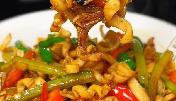 炒干鱿鱼丝怎么做好吃_干鱿鱼丝的家常做法-第2张图片-山城妙识