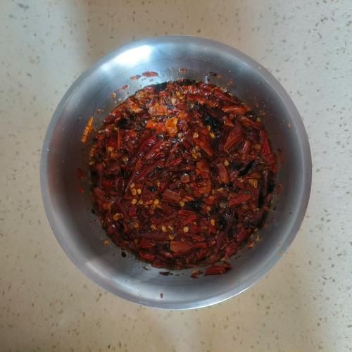 炸辣椒油怎么炸_辣椒油炸多久才香-第3张图片-山城妙识