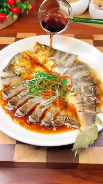 清蒸鱼怎么做才好吃又简单_清蒸鱼不腥的窍门-第1张图片-山城妙识 清蒸鱼怎么做才好吃又简单_清蒸鱼不腥的窍门-第1张图片-山城妙识