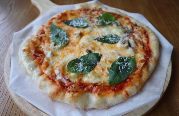 烤箱自制披萨怎么做_家庭披萨面团配方-第2张图片-山城妙识