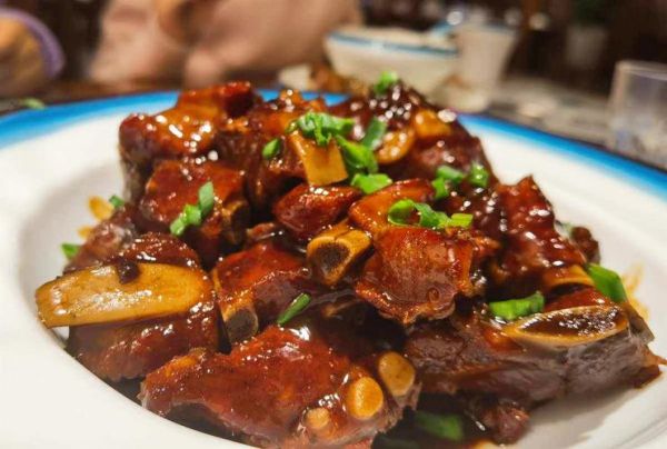 无锡酱排骨哪个牌子最正宗_三凤桥vs陆稿荐谁更胜一筹-第3张图片-山城妙识