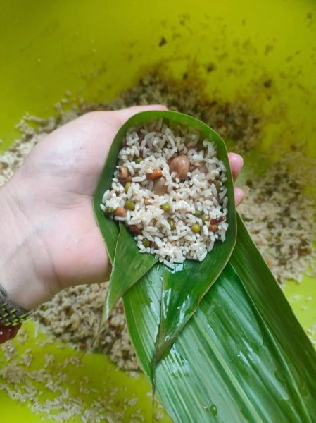 广西四角粽子怎么包_四角粽子包法步骤图-第3张图片-山城妙识