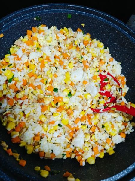 炒米饭怎么做_隔夜饭炒米饭技巧-第3张图片-山城妙识