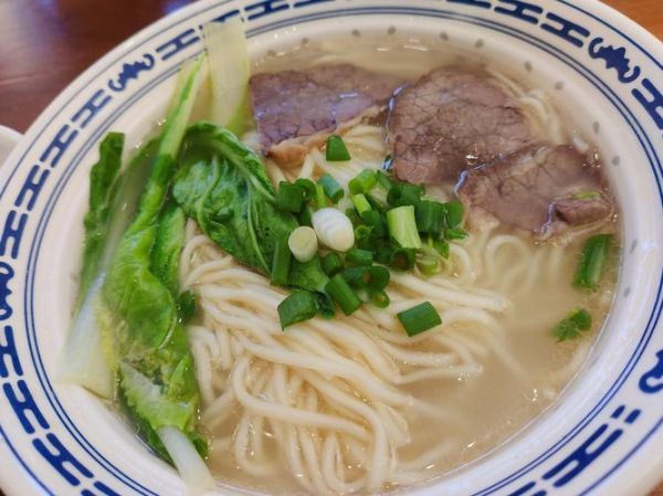 清汤牛肉面怎么做才好吃_汤头如何熬出牛骨香-第1张图片-山城妙识