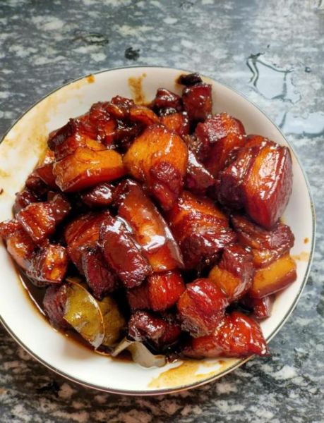 红烧肉最正宗的做法_为什么先焯水后糖色-第3张图片-山城妙识