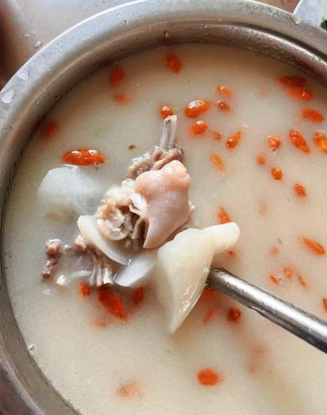 羊肉炖汤怎么做_羊肉汤去膻技巧-第2张图片-山城妙识