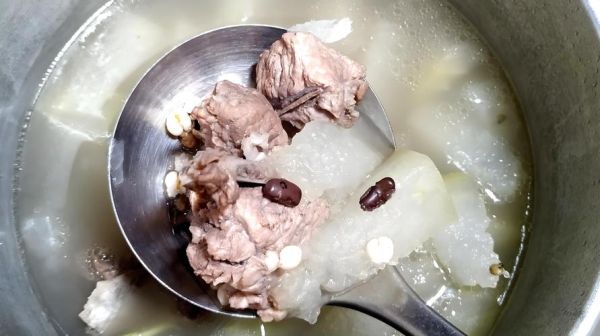 冬瓜和什么炖排骨好吃_冬瓜炖排骨最佳搭配-第2张图片-山城妙识