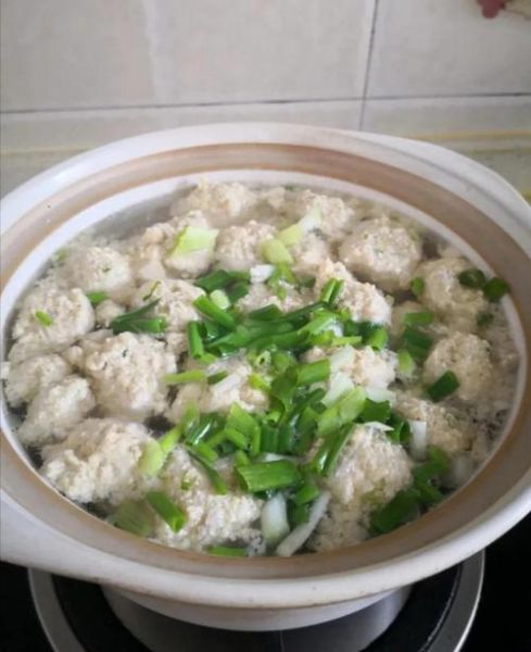 买的肉丸子怎么做汤_肉丸子汤的家常做法-第1张图片-山城妙识
