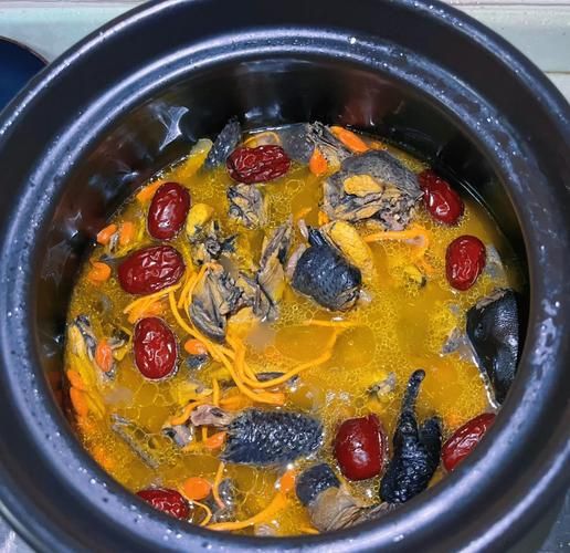 乌鸡汤加什么食材_乌鸡汤搭配什么食材最营养-第1张图片-山城妙识