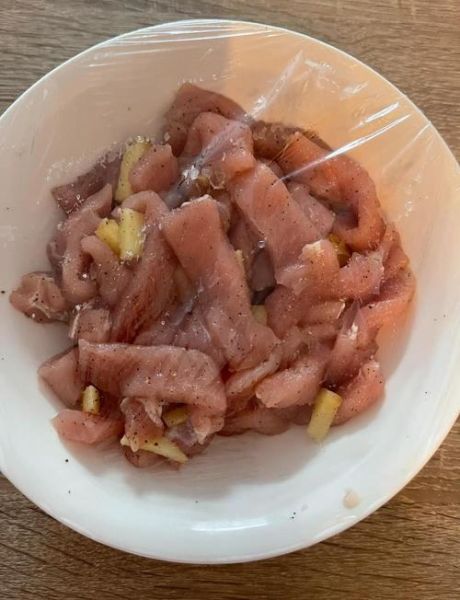 干炸里脊面糊怎么做_干炸里脊用什么粉更酥脆-第1张图片-山城妙识 干炸里脊面糊怎么做_干炸里脊用什么粉更酥脆-第1张图片-山城妙识