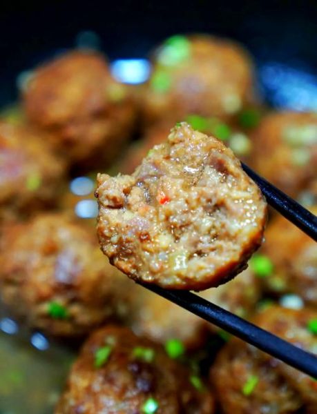 油炸狮子头怎么做_油炸狮子头家常做法-第1张图片-山城妙识