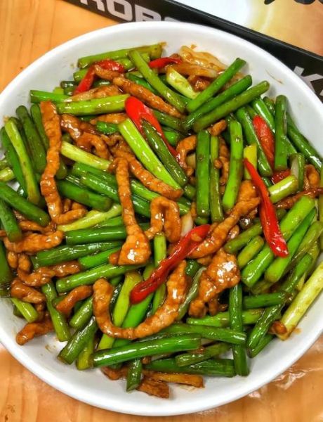 蒜苔怎么炒好吃_蒜苔炒肉家常做法-第1张图片-山城妙识