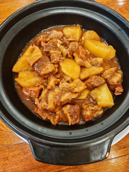 土豆炖牛肉放什么调料_土豆炖牛肉怎么做好吃-第1张图片-山城妙识