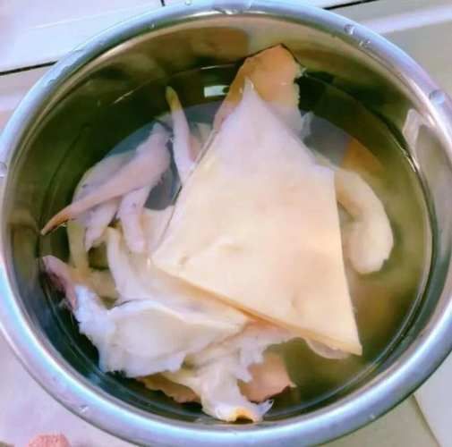 干鱿鱼怎么泡发_不用碱也能软嫩弹牙-第3张图片-山城妙识