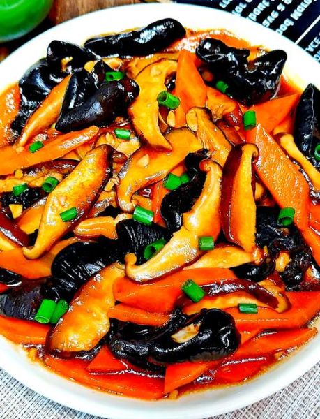 香菇怎么做好吃_素炒香菇的家常做法-第1张图片-山城妙识