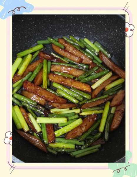 蒜苔炒土豆丝怎么做_蒜苔土豆丝的家常做法-第1张图片-山城妙识