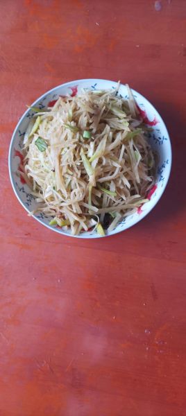 蒜苔炒土豆丝怎么做_蒜苔土豆丝的家常做法-第3张图片-山城妙识