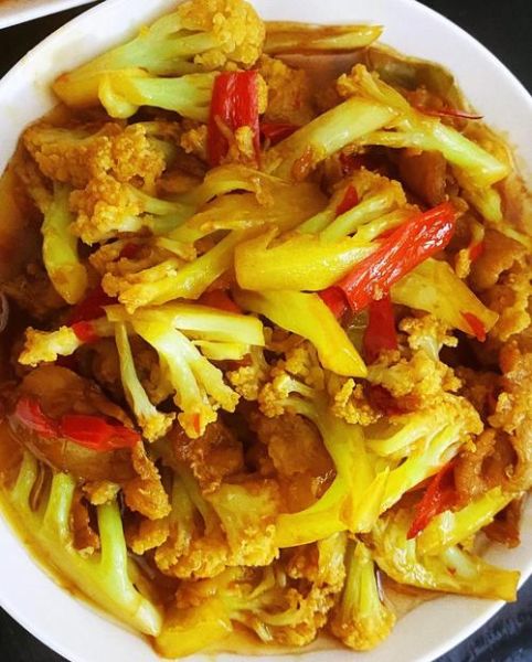 家常炒菜花怎么做好吃_菜花炒肉要不要焯水-第3张图片-山城妙识