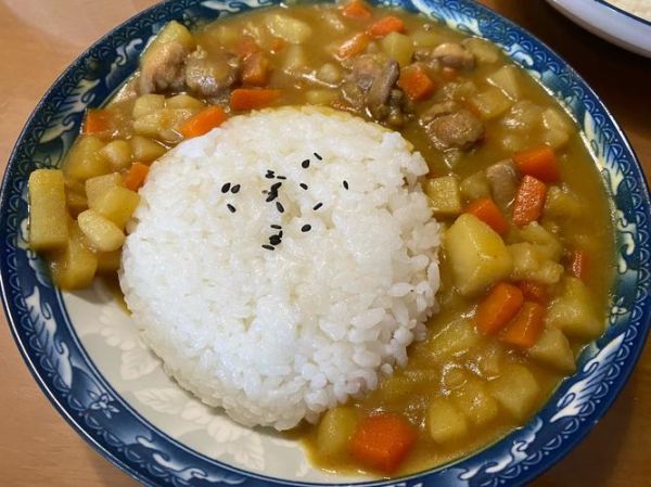 咖喱鸡饭小说讲了什么_咖喱鸡饭作者是谁-第1张图片-山城妙识