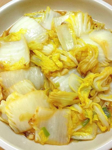 炒白菜的家常做法_怎么炒白菜才脆嫩不出水-第1张图片-山城妙识