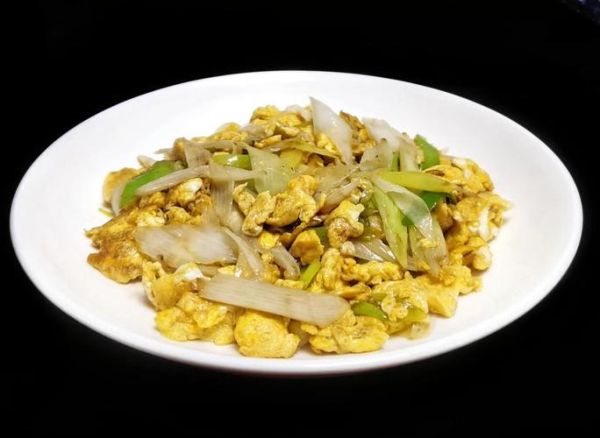大葱炒鸡蛋怎么做最好吃_大葱炒鸡蛋的正宗做法-第2张图片-山城妙识