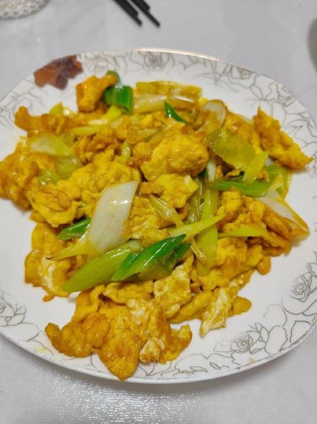 大葱炒鸡蛋怎么做最好吃_大葱炒鸡蛋的正宗做法-第1张图片-山城妙识