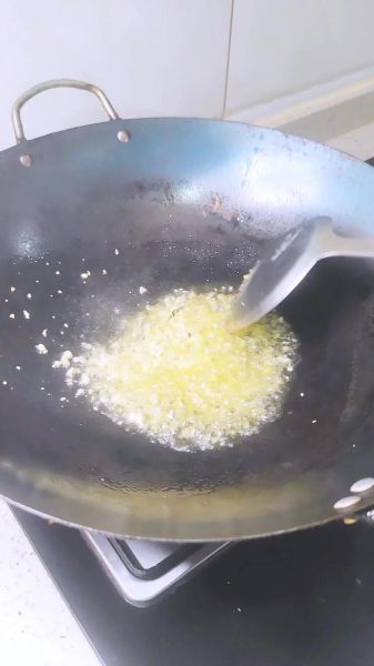 蒜香鱼怎么做_蒜香鱼的做法步骤-第1张图片-山城妙识