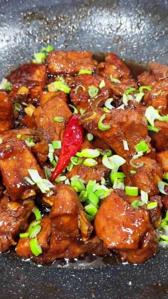 红烧排骨怎么做才好吃_红烧排骨焯水还是直接炒-第2张图片-山城妙识