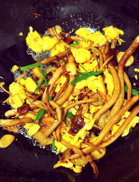 茶树菇怎么做好吃_茶树菇的家常做法大全-第1张图片-山城妙识