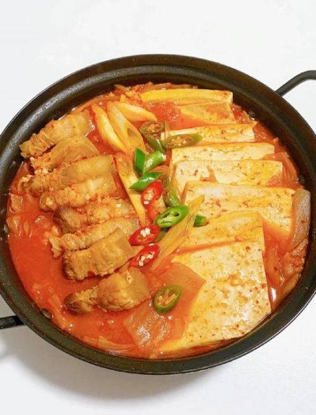 辣白菜五花肉豆腐汤怎么做_辣白菜五花肉豆腐汤热量高吗-第1张图片-山城妙识 辣白菜五花肉豆腐汤怎么做_辣白菜五花肉豆腐汤热量高吗-第1张图片-山城妙识