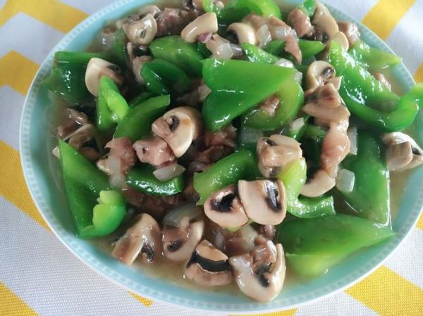 尖椒炒蘑菇怎么做_尖椒炒蘑菇的家常做法-第3张图片-山城妙识