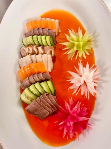 冷菜装盘花草有哪些_如何搭配好看-第2张图片-山城妙识