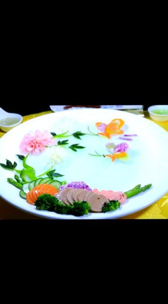 冷菜装盘花草有哪些_如何搭配好看-第1张图片-山城妙识