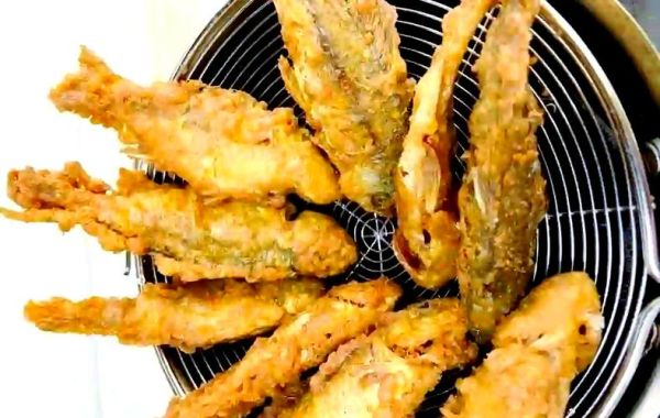 干炸小鲫鱼怎么做_干炸小鲫鱼酥脆不腥的秘诀-第2张图片-山城妙识 干炸小鲫鱼怎么做_干炸小鲫鱼酥脆不腥的秘诀-第2张图片-山城妙识