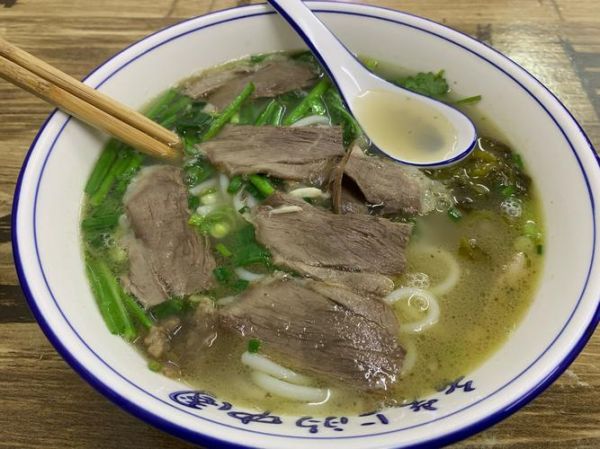 正宗羊肉粉的做法_羊肉粉汤底怎么熬-第1张图片-山城妙识 正宗羊肉粉的做法_羊肉粉汤底怎么熬-第1张图片-山城妙识