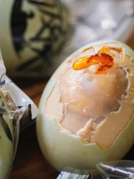 咸鸭蛋怎么煮好吃_咸鸭蛋煮多久才入味-第1张图片-山城妙识 咸鸭蛋怎么煮好吃_咸鸭蛋煮多久才入味-第1张图片-山城妙识