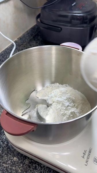 包饺子和面用什么水_冷水还是温水-第2张图片-山城妙识