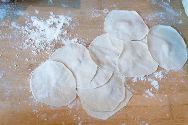 蒸饺子皮不硬的秘诀_为什么蒸饺子皮总是干硬-第2张图片-山城妙识 蒸饺子皮不硬的秘诀_为什么蒸饺子皮总是干硬-第2张图片-山城妙识