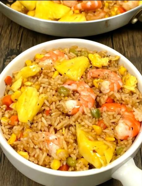 菠萝蛋炒饭怎么做_菠萝蛋炒饭的家常做法-第2张图片-山城妙识