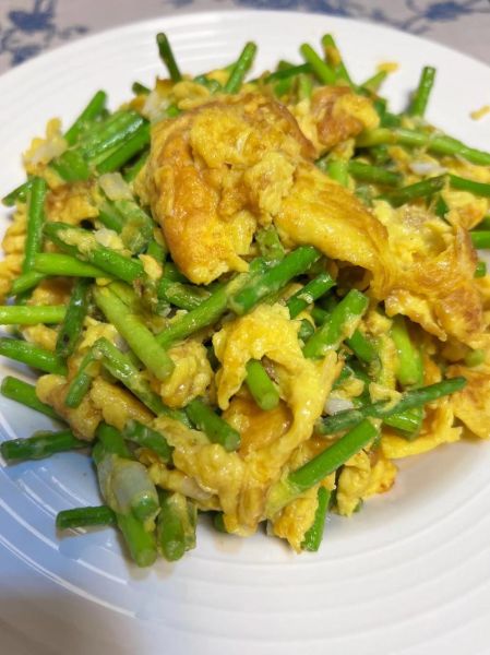 蒜苔鸡蛋炒饼怎么做_蒜苔鸡蛋炒饼的家常做法-第1张图片-山城妙识 蒜苔鸡蛋炒饼怎么做_蒜苔鸡蛋炒饼的家常做法-第1张图片-山城妙识