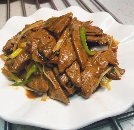 洋葱炒猪肝怎么做好吃_猪肝不腥的秘诀-第1张图片-山城妙识