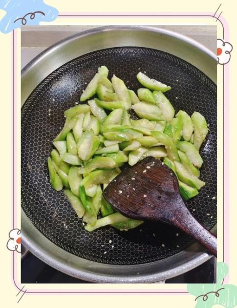 炒丝瓜不黑的窍门_丝瓜怎么炒不发黑-第1张图片-山城妙识
